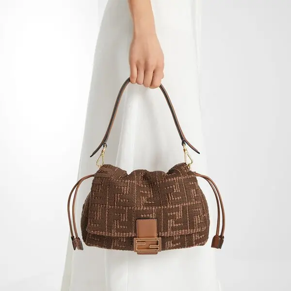 Fendi Mamma Baguette Medium Bag In Woven Raffia