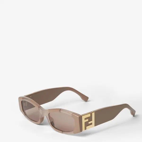 Fendi Oval Eyeglasses With Pequin Motif