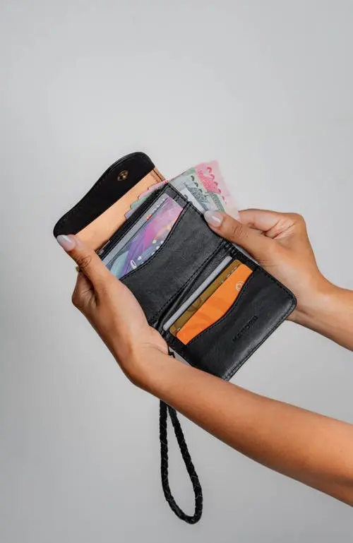 MANDRN Leather Trifold Wallet - Black