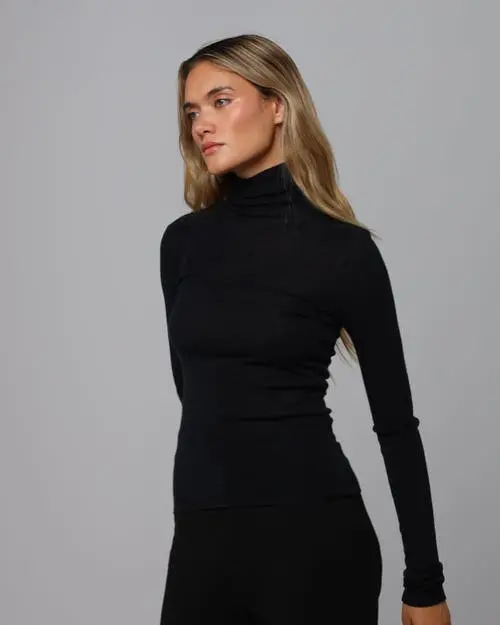 JUANA Ossa Knitted Hemp Turtleneck