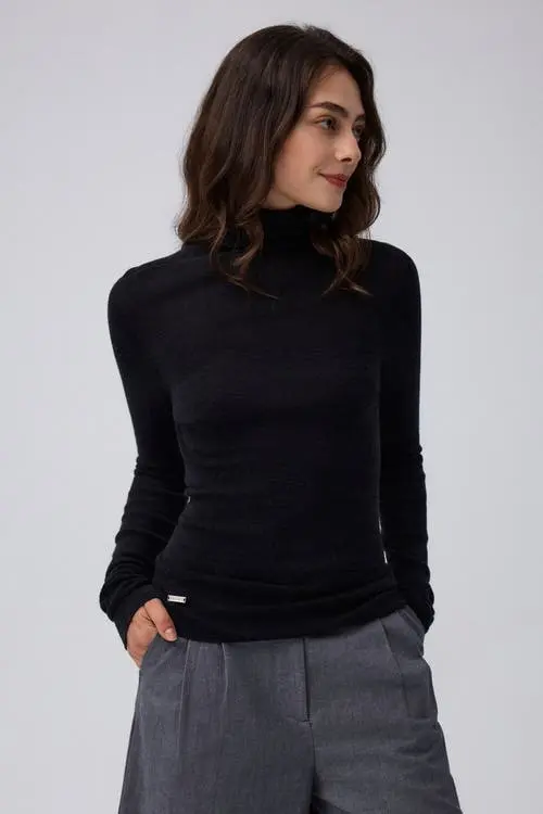 JUANA Ossa Knitted Hemp Turtleneck