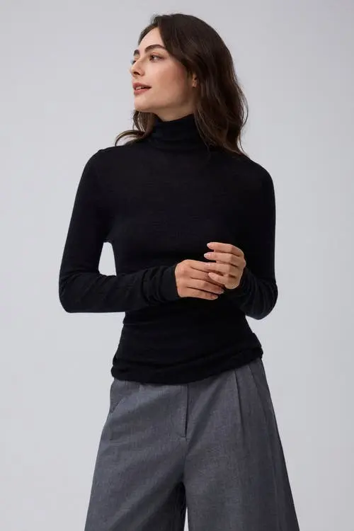 JUANA Ossa Knitted Hemp Turtleneck