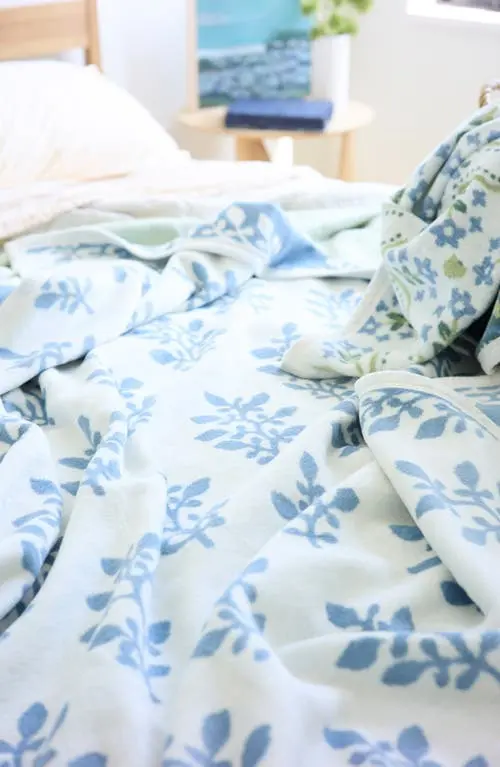 CHAPPYWRAP Garden Gate Throw Blanket