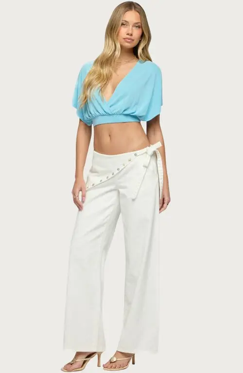EDIKTED Candela V-neck Crop Top