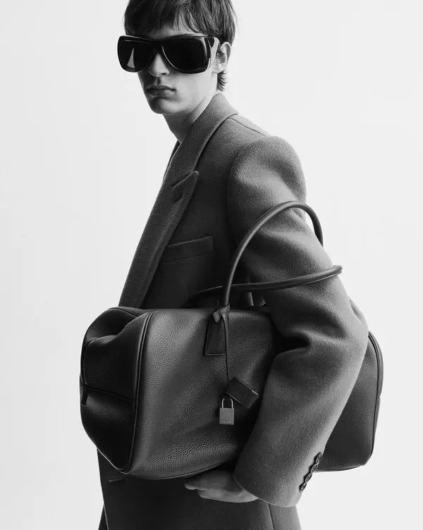 Saint Laurent Medium Bowling Duffle In Grained Leather - Black