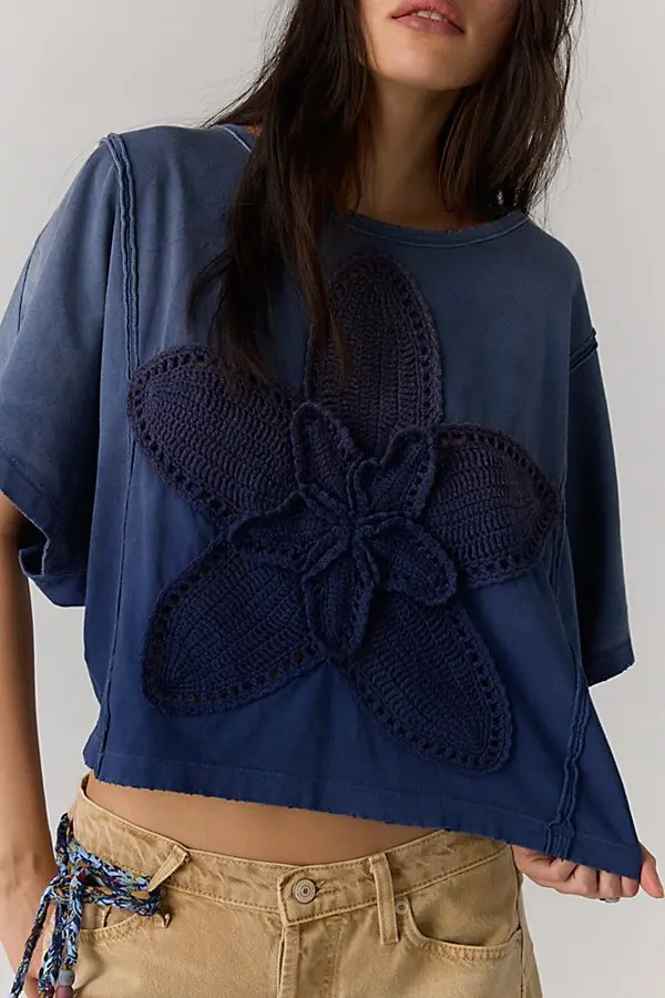TRICIA FIX Crocheted Flower Applique T-shirt - Navy