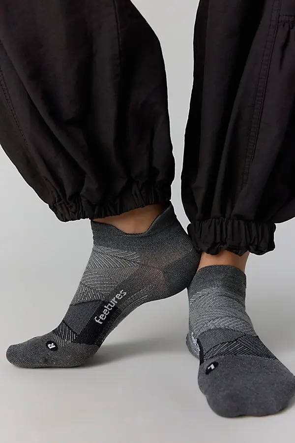FEETURES Elite Ultra-light Tab Socks - Gray