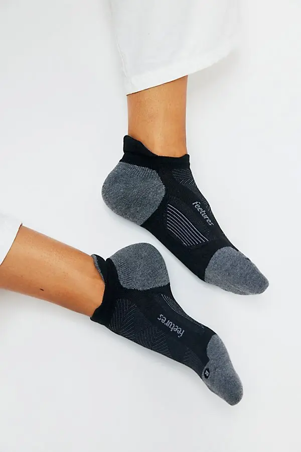 FEETURES Elite Max Cushion Tab Socks - Black