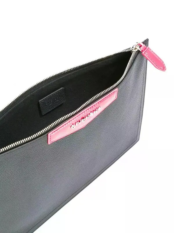 Givenchy Antigona Clutch In Goatskin Leather - Black