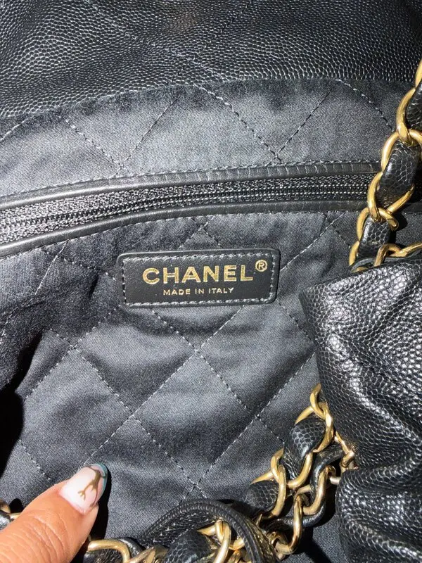 Chanel Quilted Caviar Hobo Bag - Black