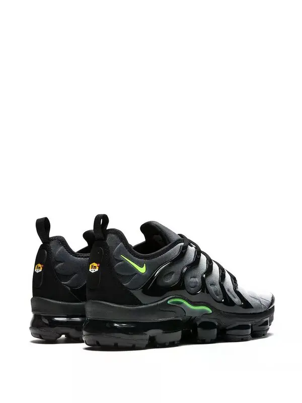 Nike Vapormax Plus Sneakers