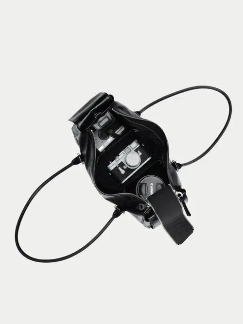 AEST STUDIOS Capture Shoulder Bag