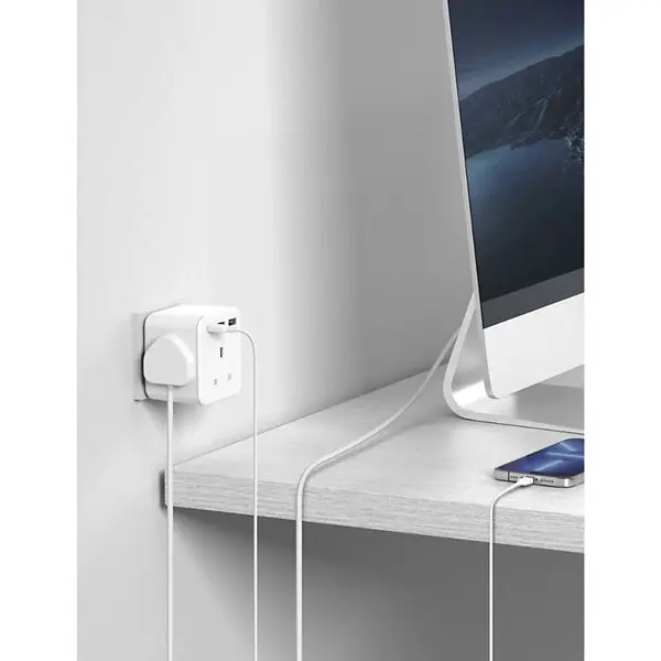 THE TECH BAR Momax Oneplug Three Outlet Pd Adapter