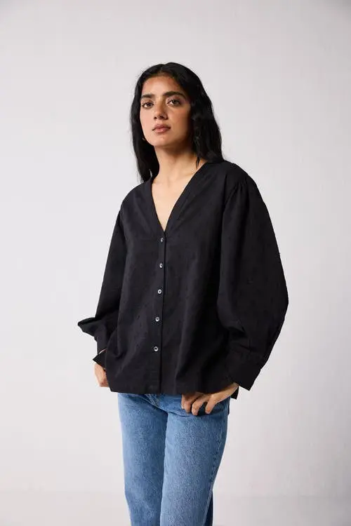 REISTOR Embroidered V-neck Balloon Sleeve Shirt