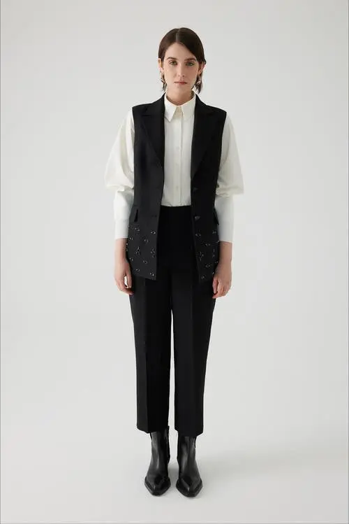 EXQUISE Aretha Embroidered Vest
