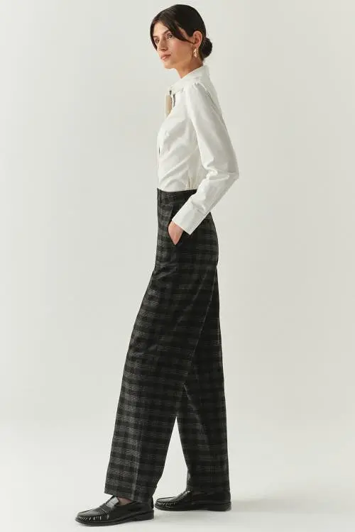 EXQUISE Emiliana Pocketed Plaid Wide Leg Pants