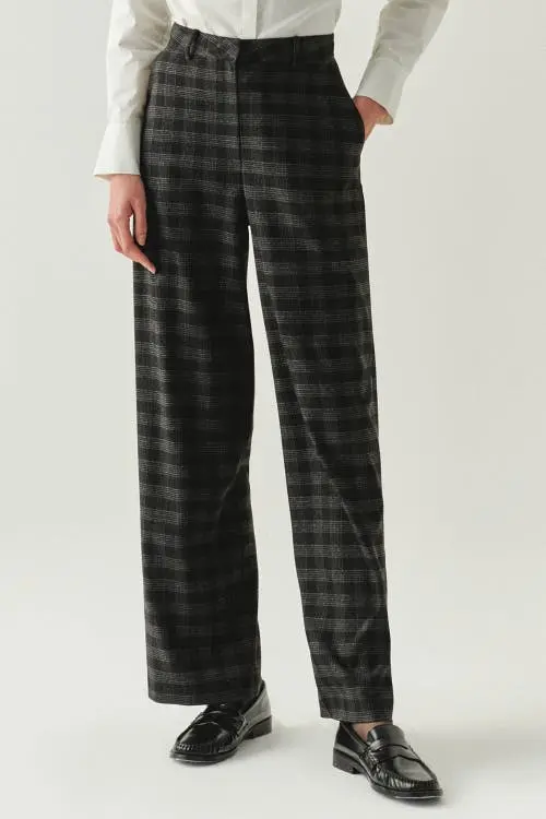 EXQUISE Emiliana Pocketed Plaid Wide Leg Pants