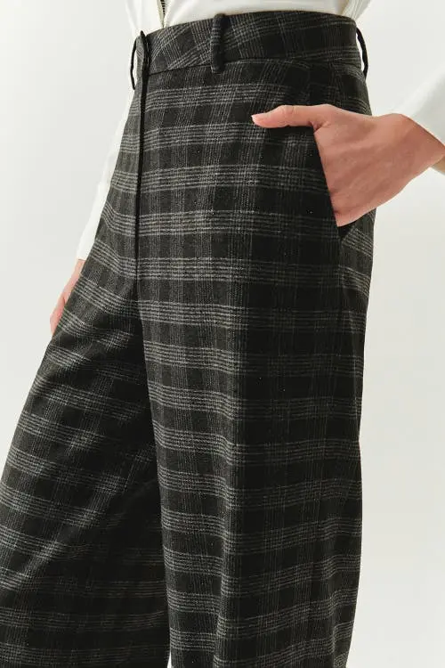 EXQUISE Emiliana Pocketed Plaid Wide Leg Pants