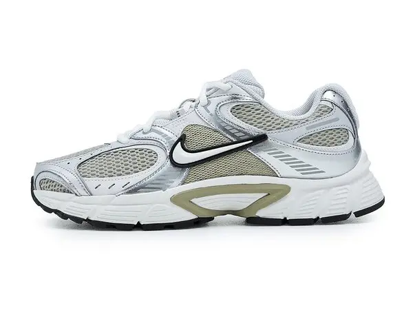 Nike V5 Rnr Athletic Sneakers - Silver