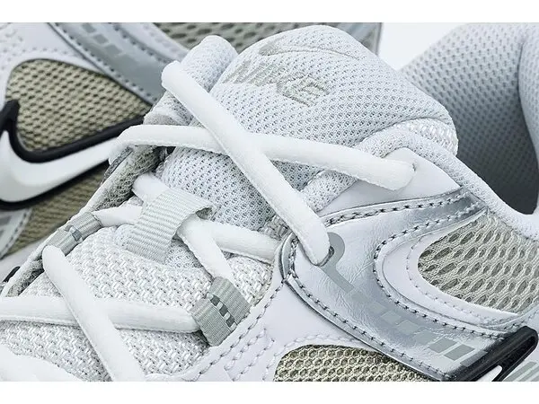 Nike V5 Rnr Athletic Sneakers - Silver