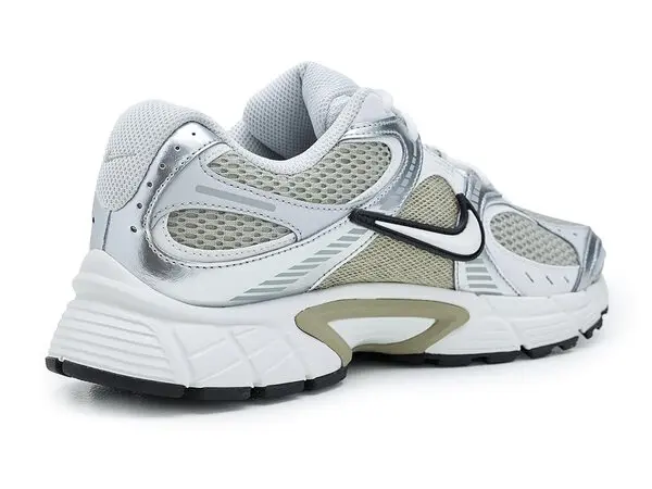 Nike V5 Rnr Athletic Sneakers - Silver