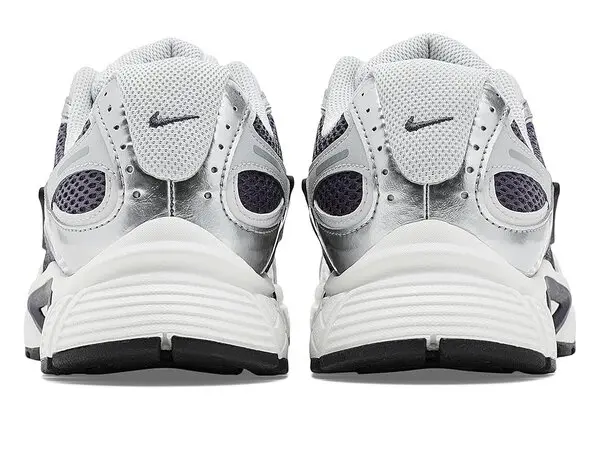 Nike V5 Rnr Athletic Sneakers - Silver