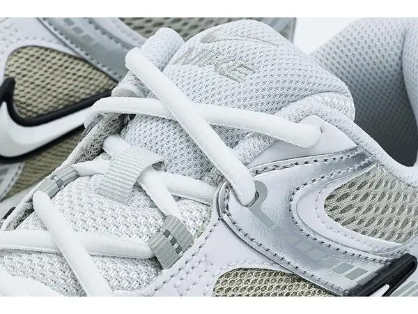 Nike V5 Rnr Athletic Sneakers - Silver