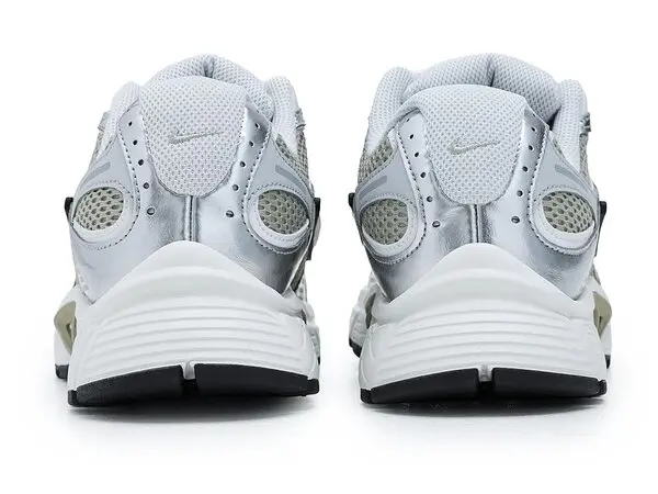 Nike V5 Rnr Athletic Sneakers - Silver