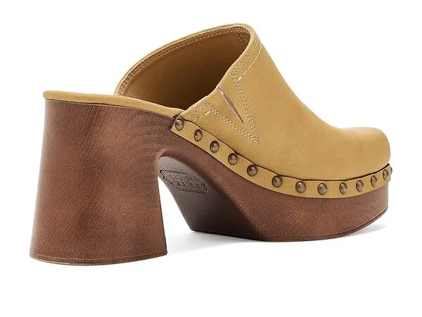 FRYE AND CO. Wylie Clogs With Stud Detailing
