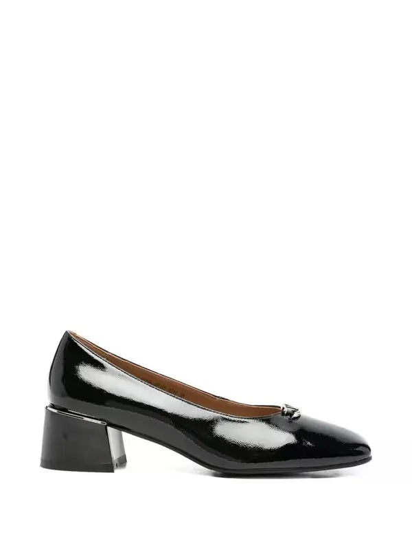LINDA BAUMANN Patent Leather Logo Plaque Pumps