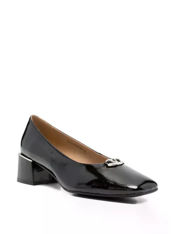 LINDA BAUMANN Patent Leather Logo Plaque Pumps
