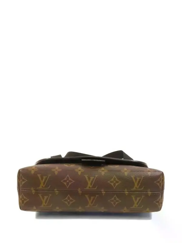 LOUIS VUITTON Magnetic Messenger Bag