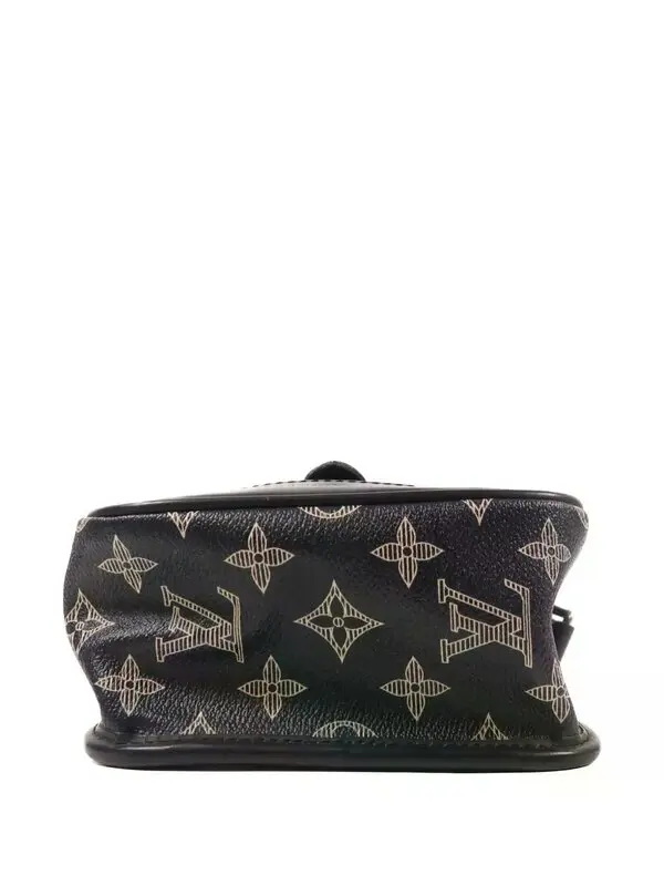 LOUIS VUITTON 2017 Monogram Savannah Messenger Bag