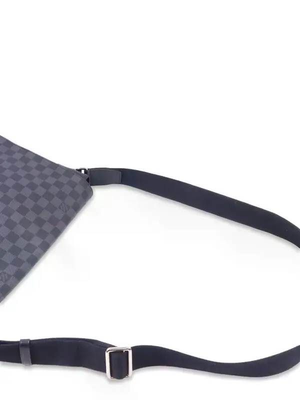 LOUIS VUITTON Damier Graphite Mm District Messenger Bag