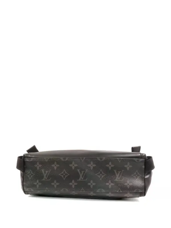 LOUIS VUITTON Voyager Messenger Bag