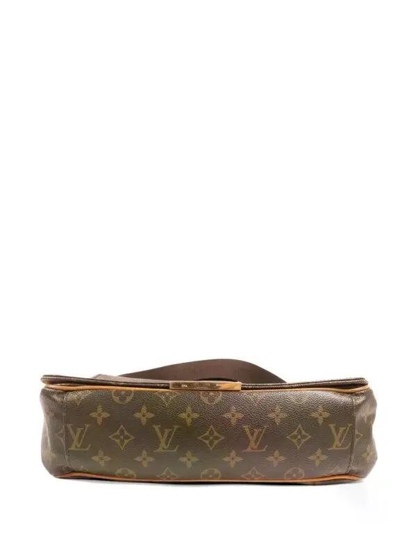 LOUIS VUITTON Monogram Messenger Bag