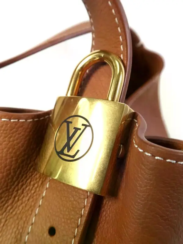 LOUIS VUITTON Shoulder Bag - Brown