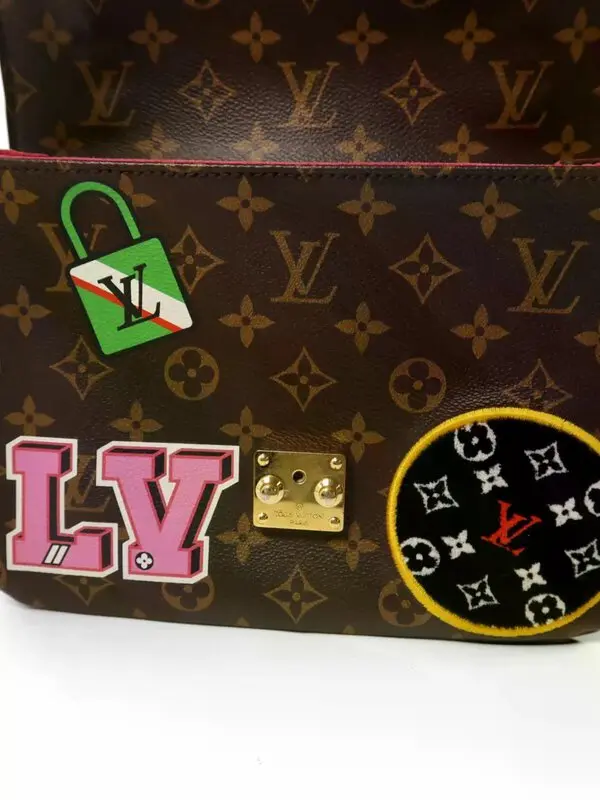 LOUIS VUITTON Metis Monogram Patches Shoulder Bag - Brown