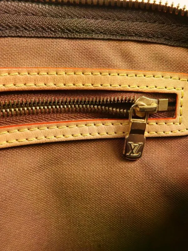LOUIS VUITTON Speedy 25 Monogram Canvas Handbag
