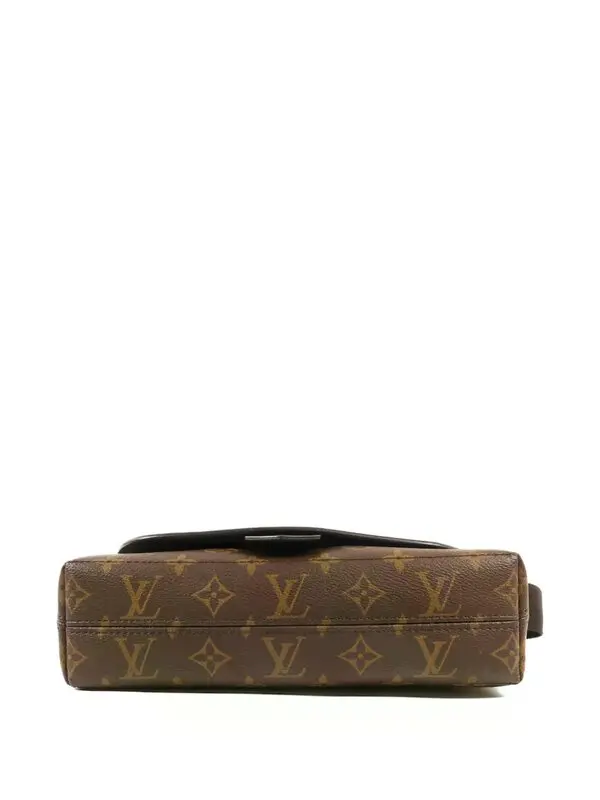 LOUIS VUITTON Monogram Messenger Bag