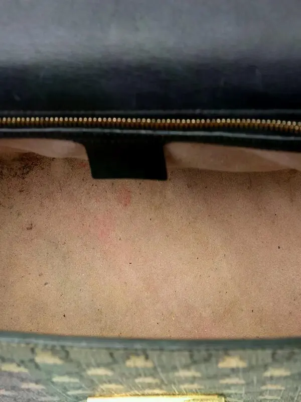 Gucci Gg Supreme Bee Padlock Shoulder Bag - Neutrals