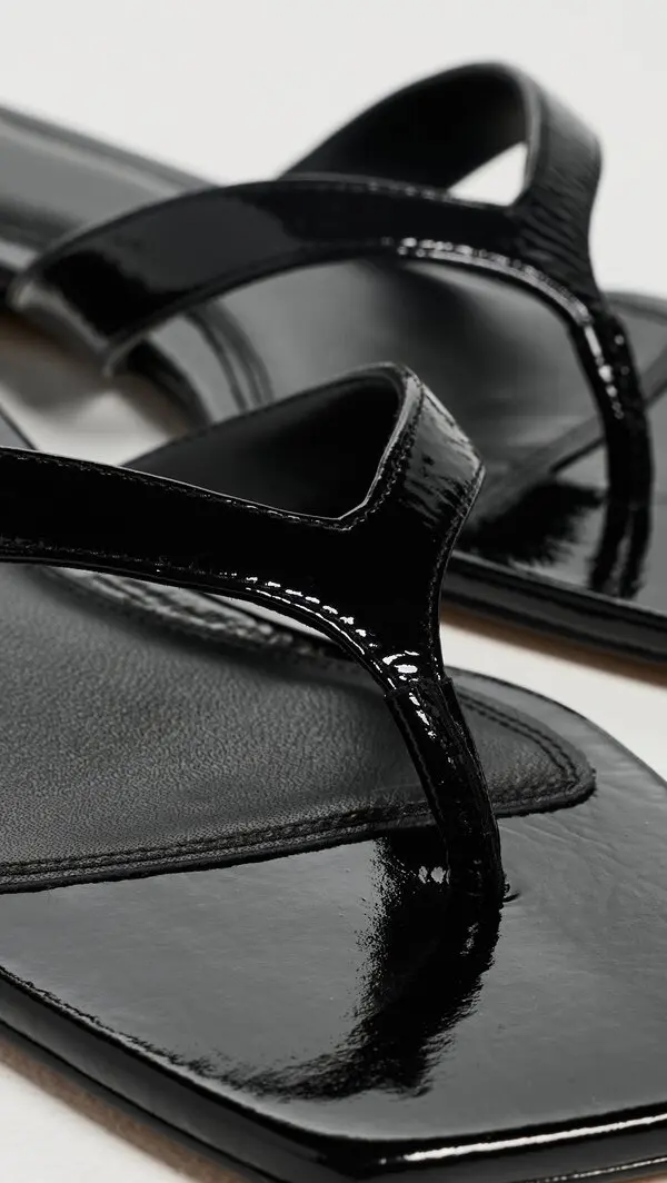 Vince San Juan Ii Patent Calfskin Sandals - Black