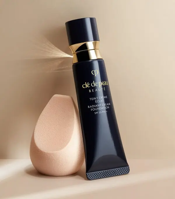 CLE DE PEAU BEAUTE Radiant Cream Foundation