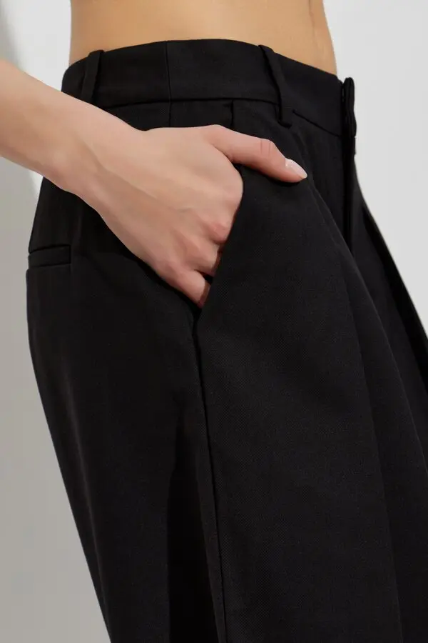 GESTUZ Gzpaula Wide Leg Bermuda Shorts