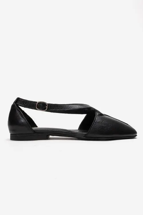 FOREVER & ALWAYS SHOES Fable Leather Side Cut Ballet Flat - Black