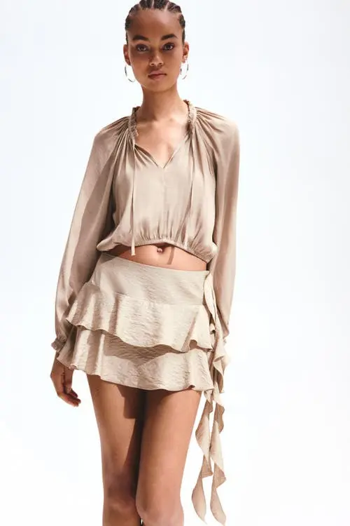 H&M Balloon-sleeved Blouse With Frill Collar - Beige
