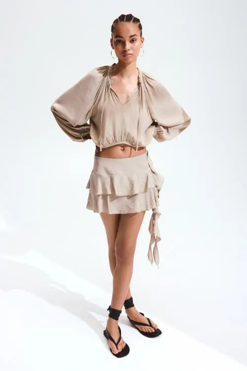 H&M Balloon-sleeved Blouse With Frill Collar - Beige