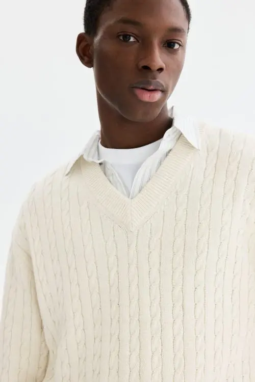H&m Regular Fit Cable-knit V-neck Jumper