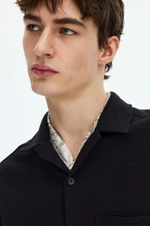 H&M Relaxed Fit Waffled Resort Shirt - Black