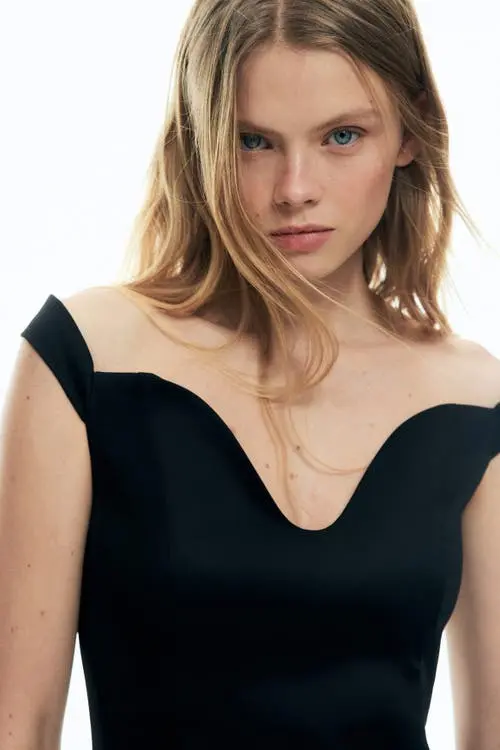 H&m Off-the-shoulder Sweetheart Neckline Twill Dress